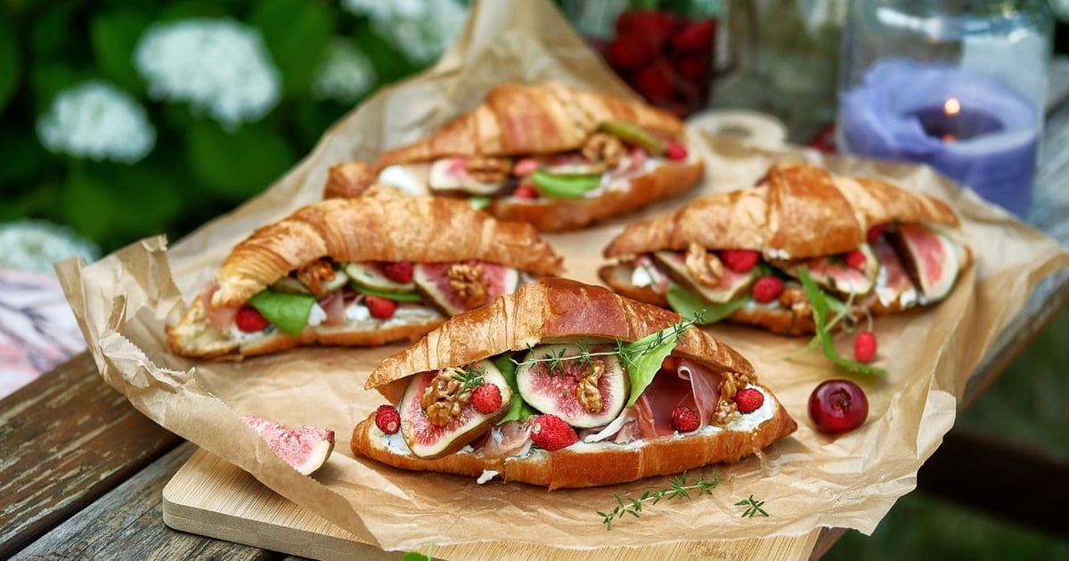 Croissant s pažitkovou pomazánkou – Luxusní snídaně s fíky | Rohlik.cz