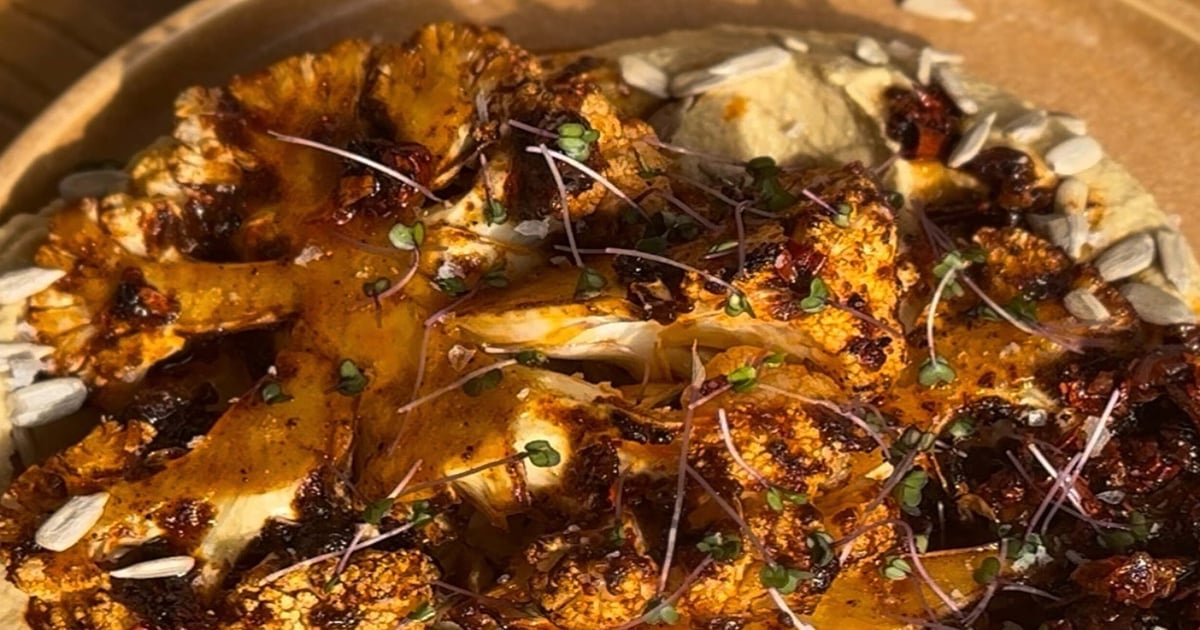 Květák alá steak s cizrnovým krémem ale Hummus | Adam Rundus